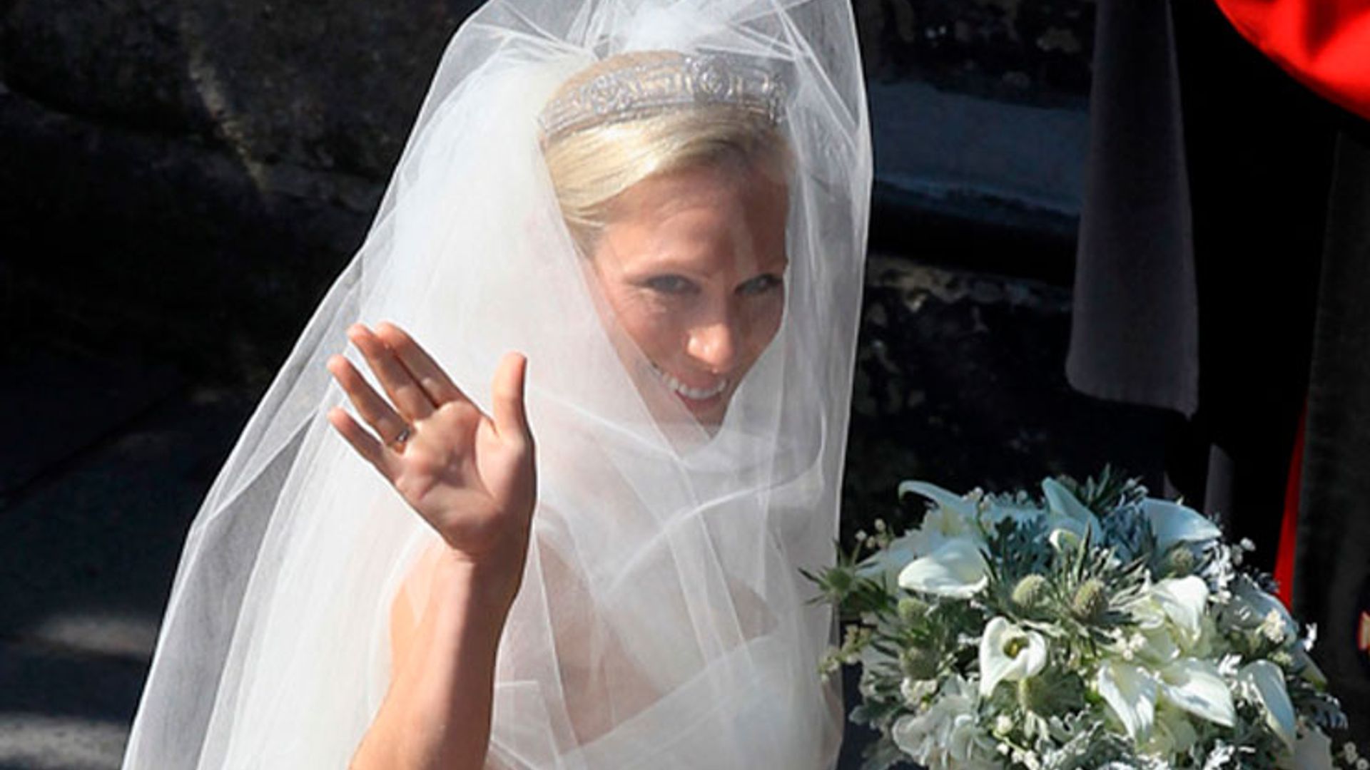 Zara Phillips' Stewart Parvin dress is revealed as she arrives to marry ...