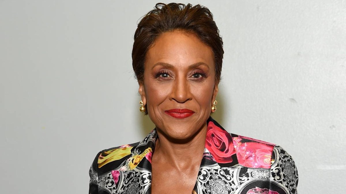 GMA's Robin Roberts parties on boat in stunning beach photo during time ...