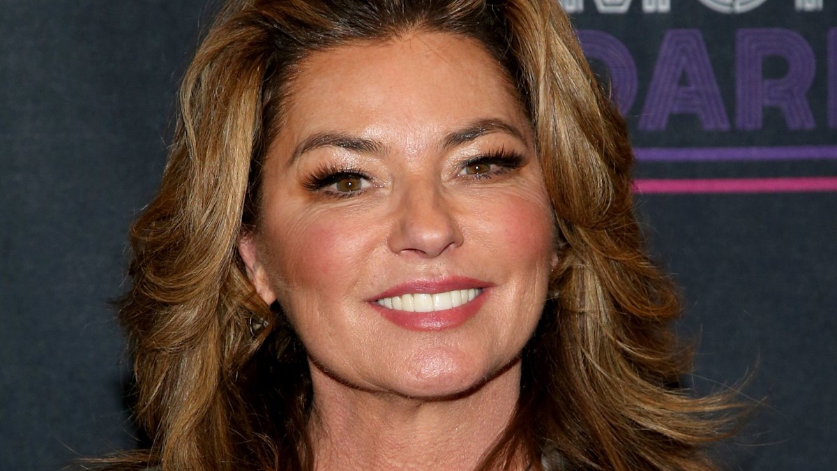 Shania Twain Is A Bombshell In Tiny White Mini Skirt And Sheer Crop Top With A Twist Hello