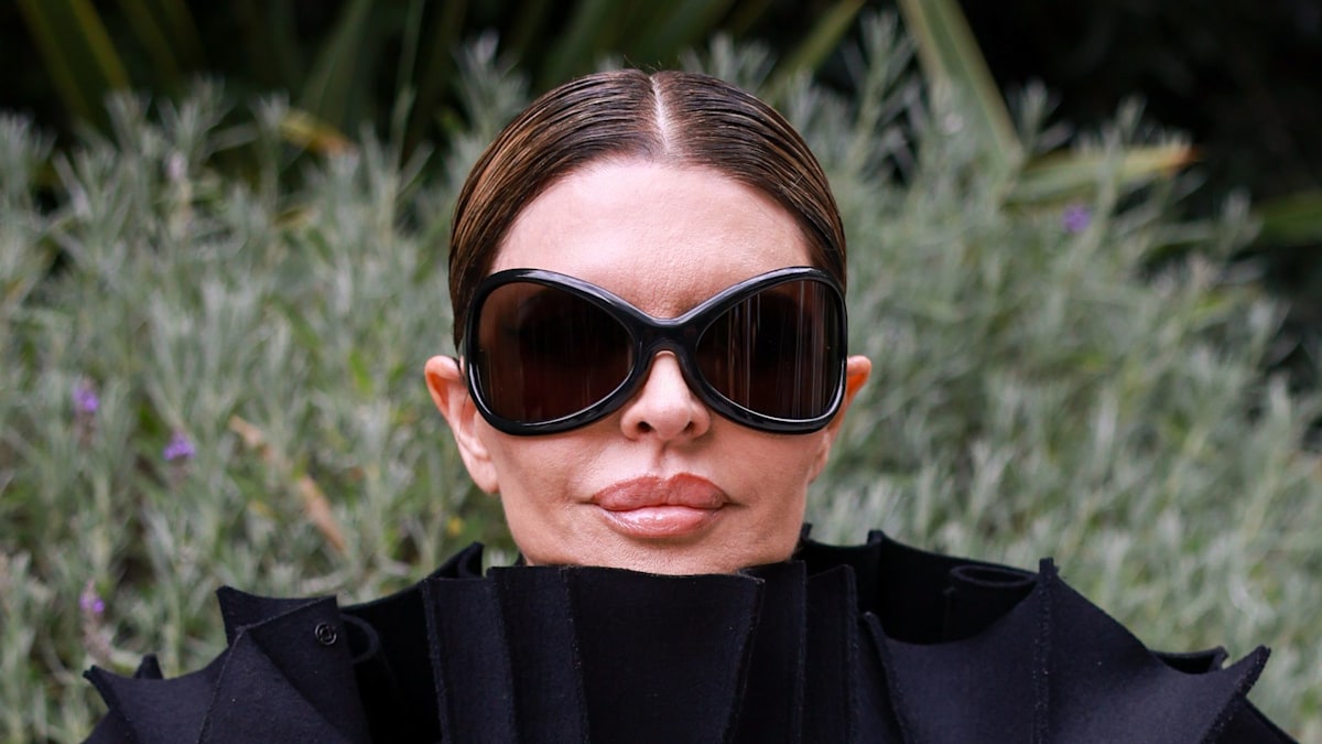 Lisa Rinna is a goddess as she makes announcement in busty leather ...