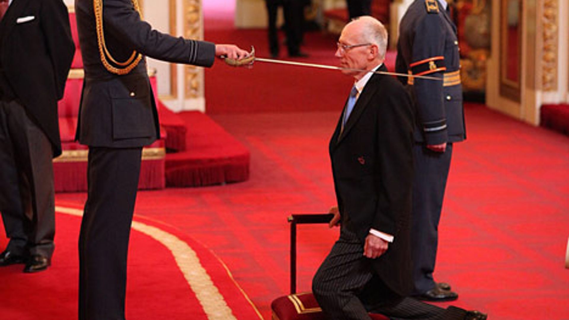 Prince William to honour royal doctor who delivered Prince George | HELLO!