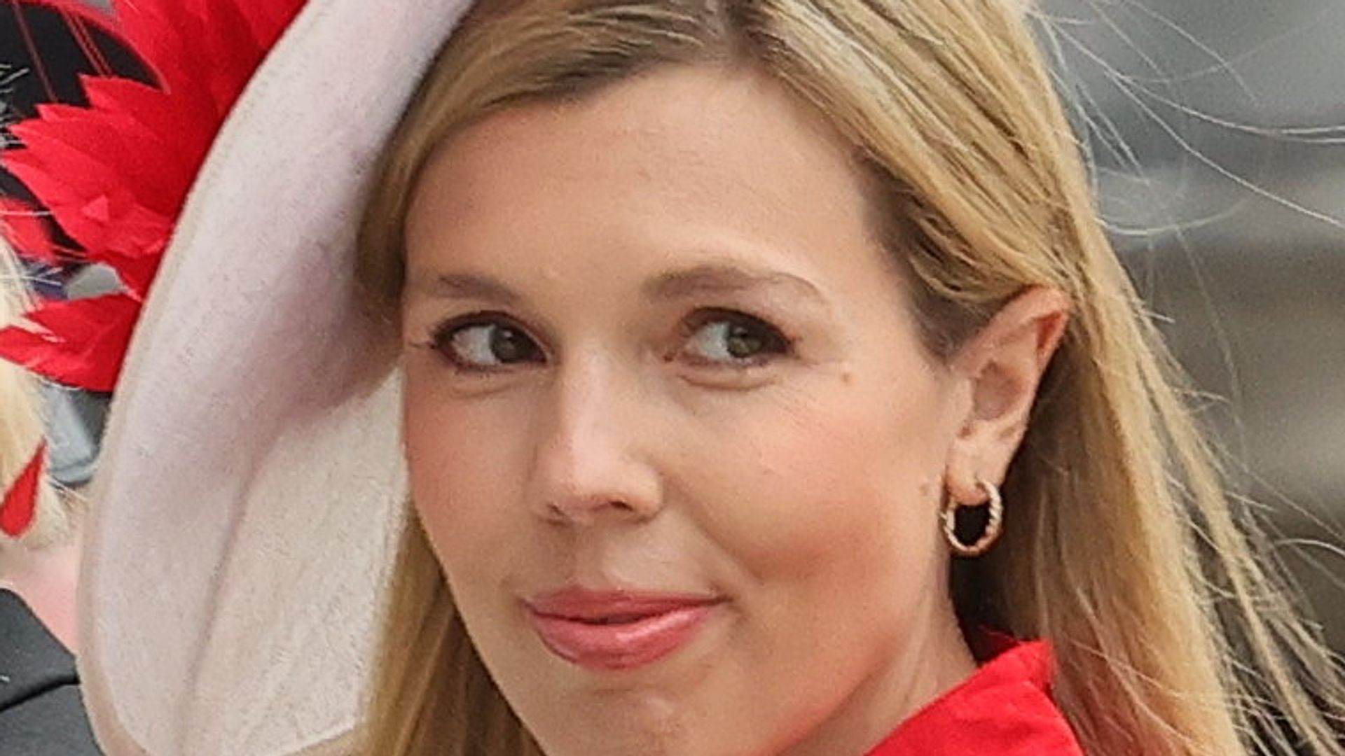 Carrie Johnson wows in figure-flattering jeans in stunning photo from ...