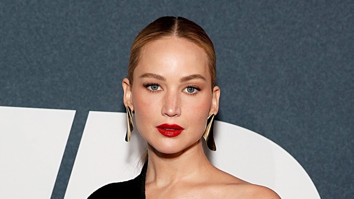 Jennifer Lawrence's red lipstick puts a sultry spin on 'Quiet Luxury ...