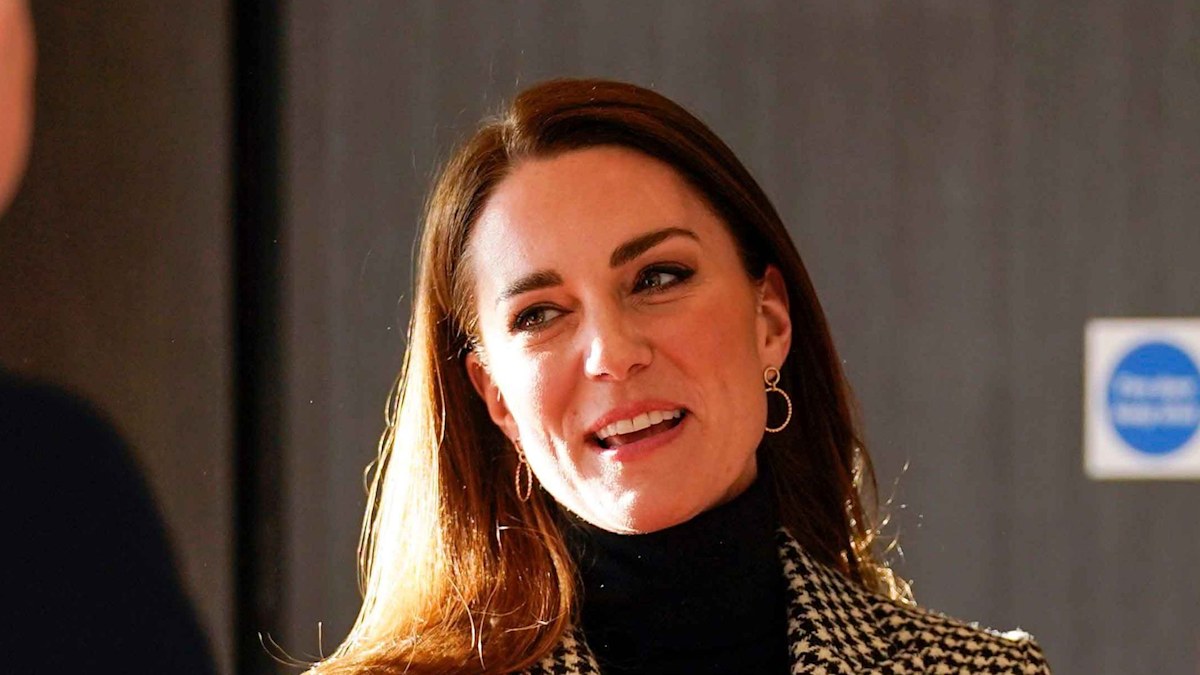 I spotted this houndstooth boucle jacket at M&S - it's giving me ...