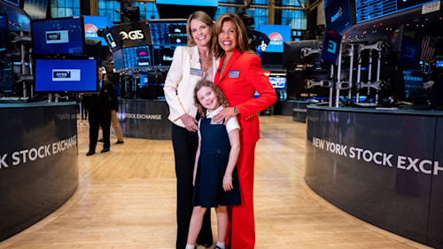 Todays Savannah Guthrie 51 Wows In Sun Soaked Selfie Far Away From