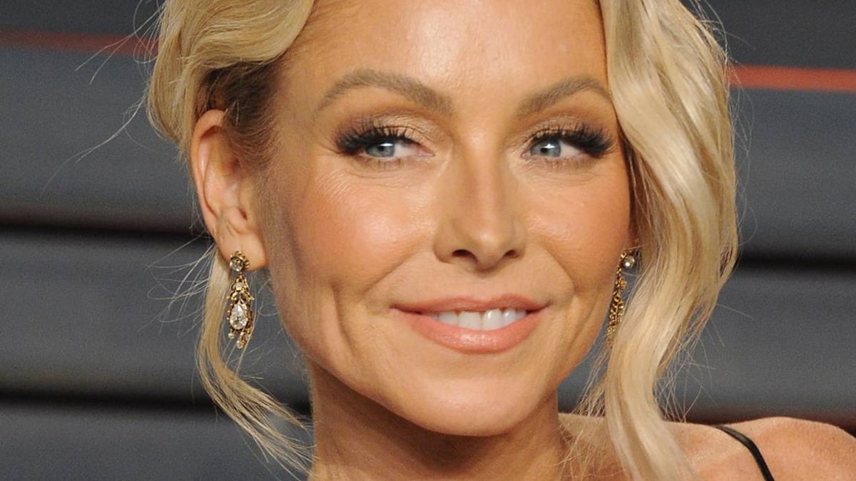 Kelly Ripa stuns in gorgeous bikini photo on the beach ahead of special ...