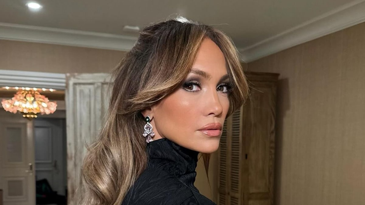 Jennifer Lopez's star sign-themed dress is a win for astrology girlies ...