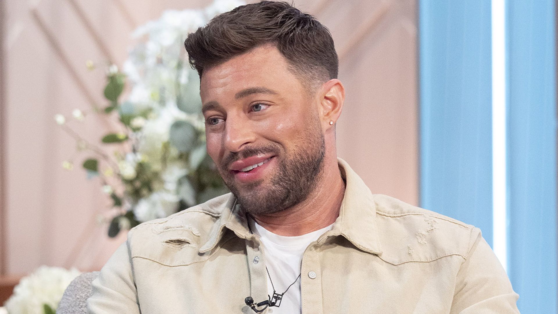 Blue star Duncan James shares VERY rare photo of daughter as he ...