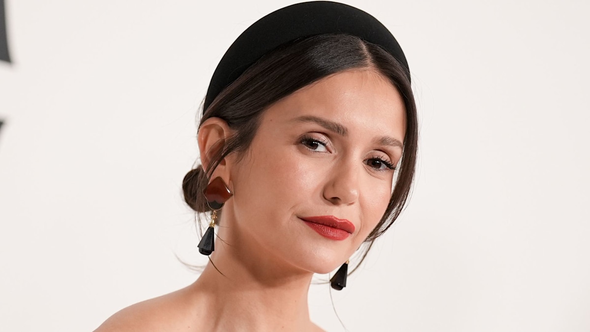 Nina Dobrev puts her strong abs on display in bra and leggings for ...