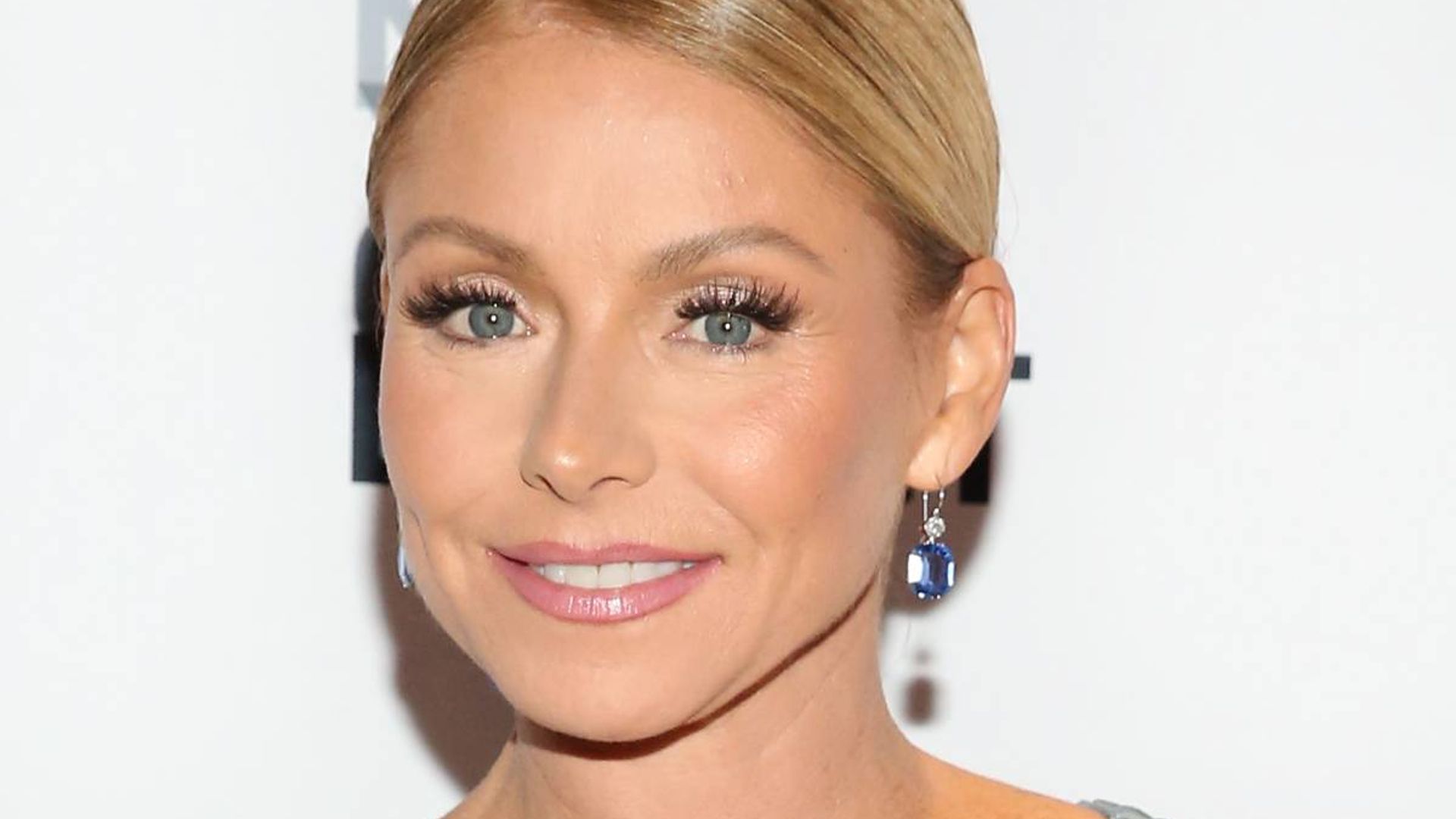 Kelly Ripa looks unrecognisable with pink hair - and it's so short ...