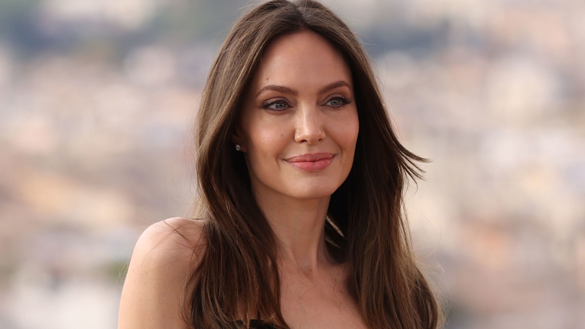 Angelina Jolies Buzzcut Throwback Just Blew Our Minds Hello