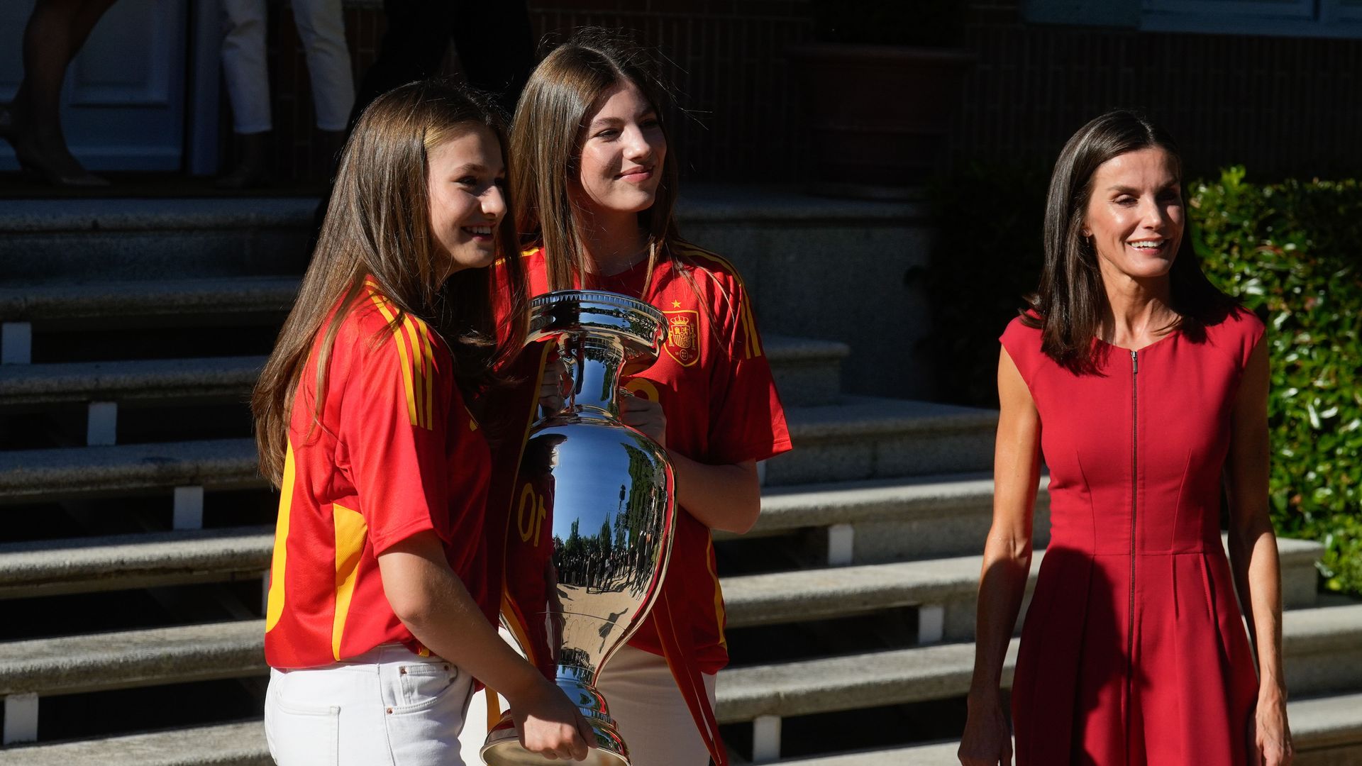 Princess Leonor and sister Infanta Sofia recreate iconic royal moment ...