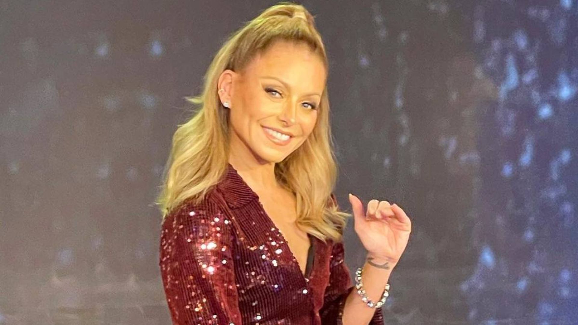 Kelly Ripa stuns fans in the glammest sequin dress | HELLO!