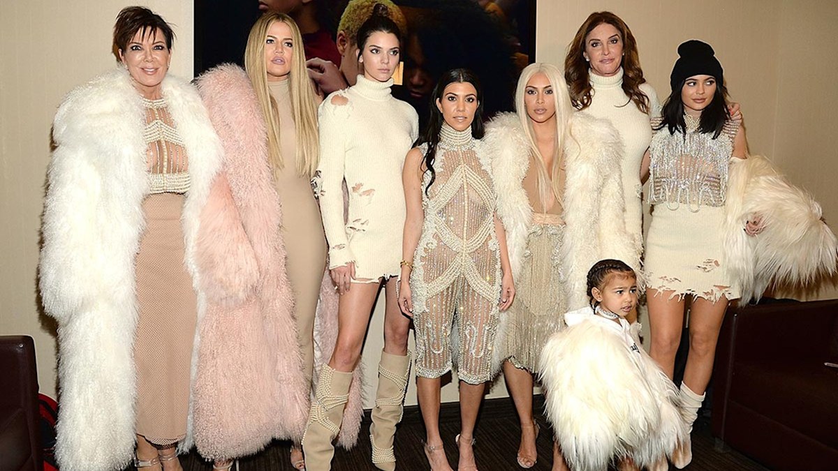 12 Celebrities with HUGE families: Kris Jenner, Gordon Ramsay, Angelina ...