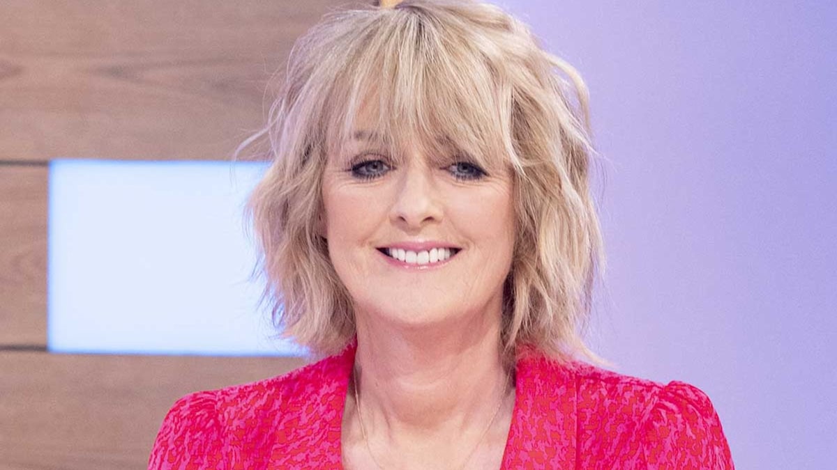 Loose Women's Jane Moore makes a bold statement in fitted shirt dress ...