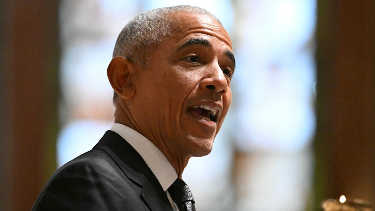 Barack Obama shocks crowds by rapping Eminem's 'Lose Yourself' at ...