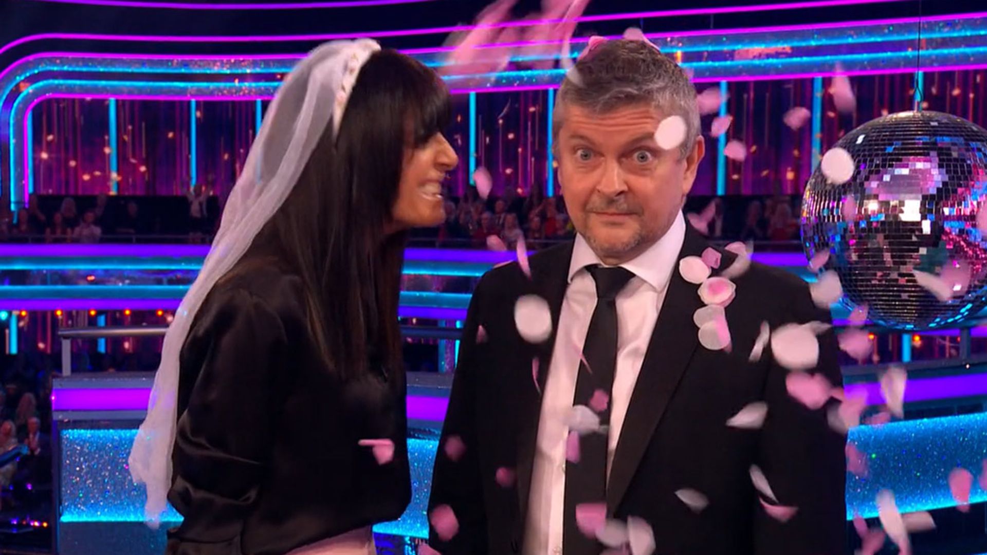 Inside Strictly star Dave Arch's home life with private wife and ...