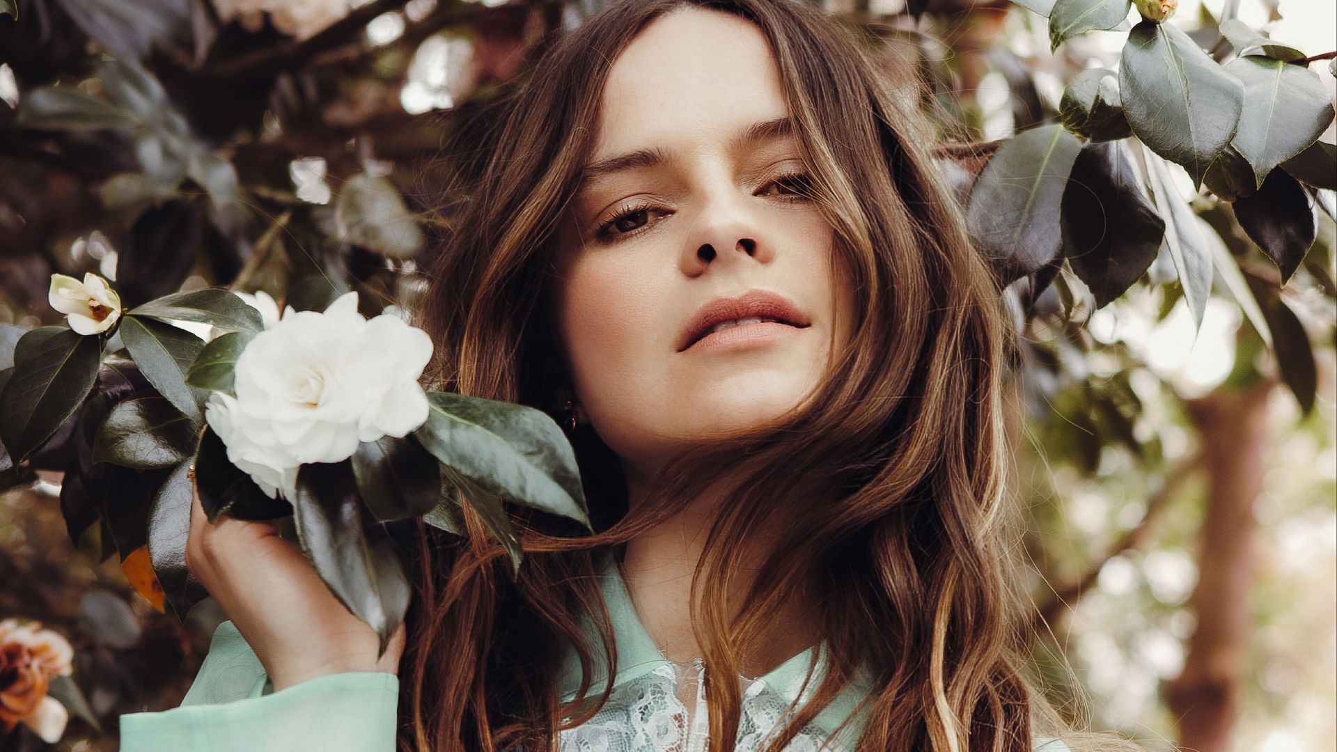 Gabrielle Aplin on how nature and Glastonbury inspire her music - see ...
