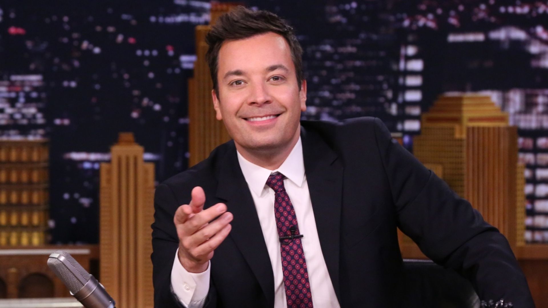Jimmy Fallon sends fans into a tizzy as he responds to message from his ...