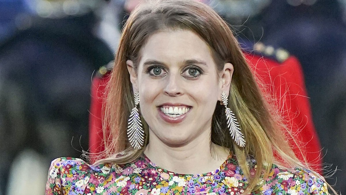 Princess Beatrice unveils glamorous red carpet transformation in slinky ...