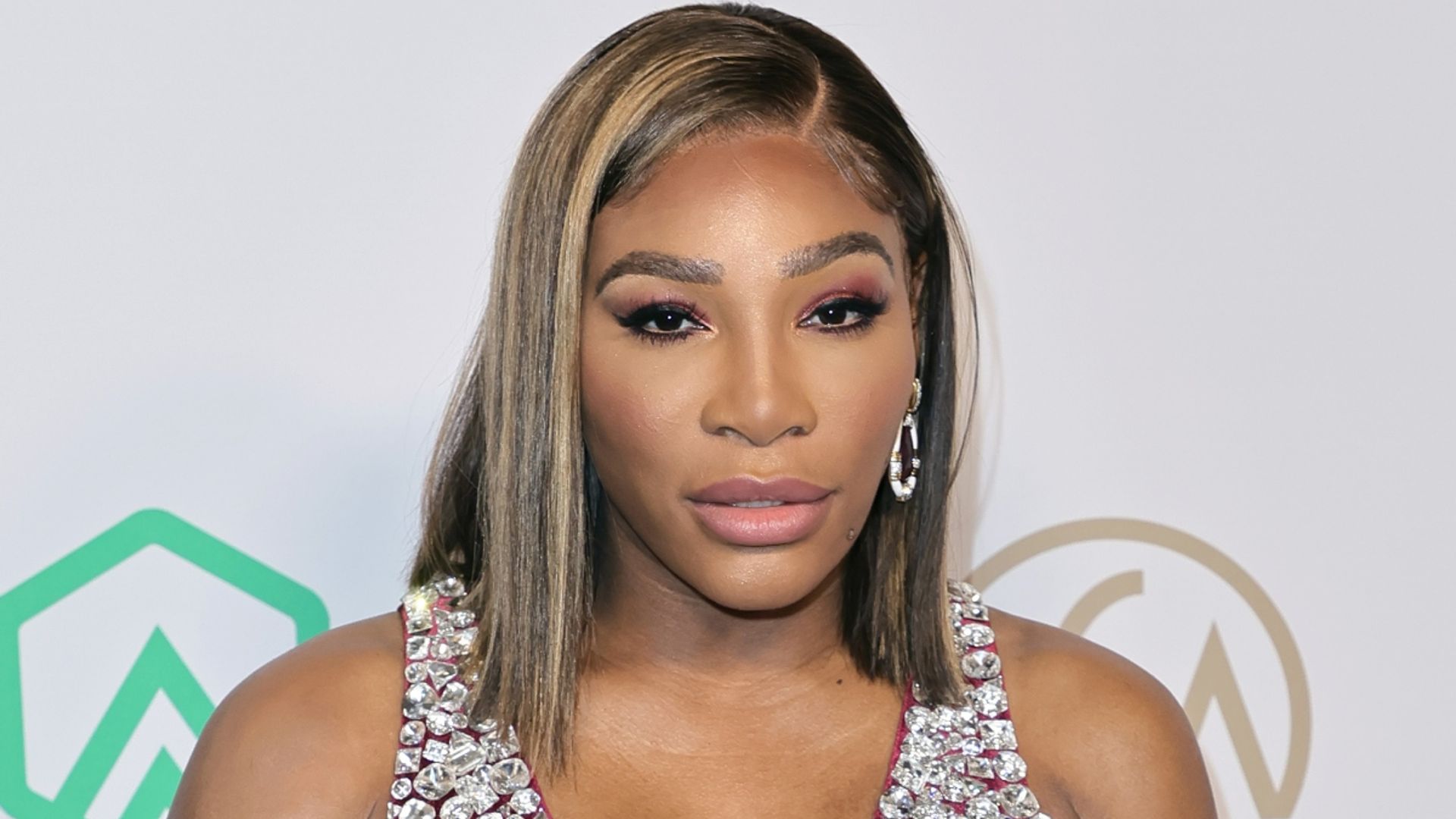 Serena Williams highlights endless legs and hourglass figure in ...
