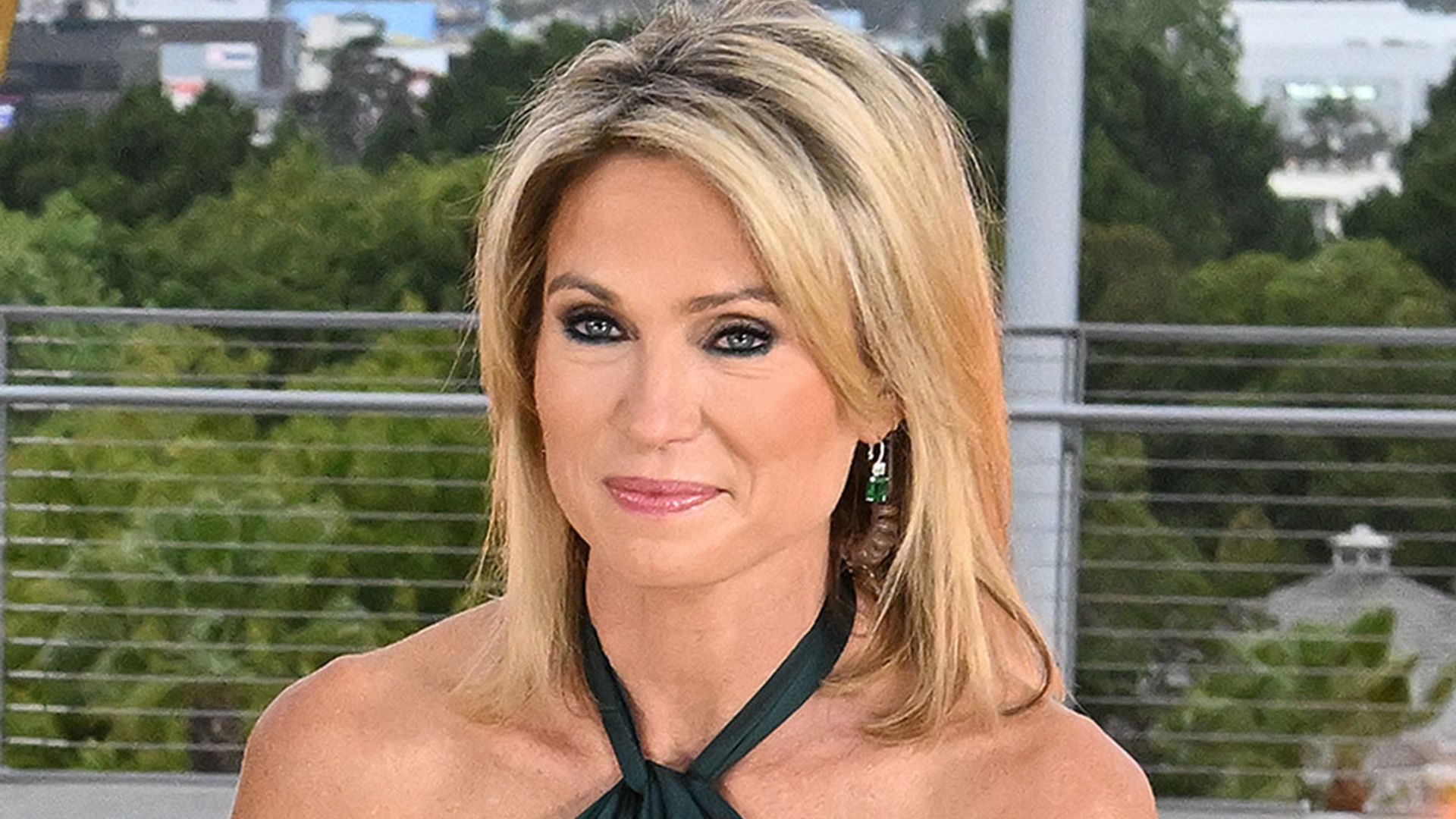 GMA's Amy Robach looks sensational in figure-flaunting waterside ...