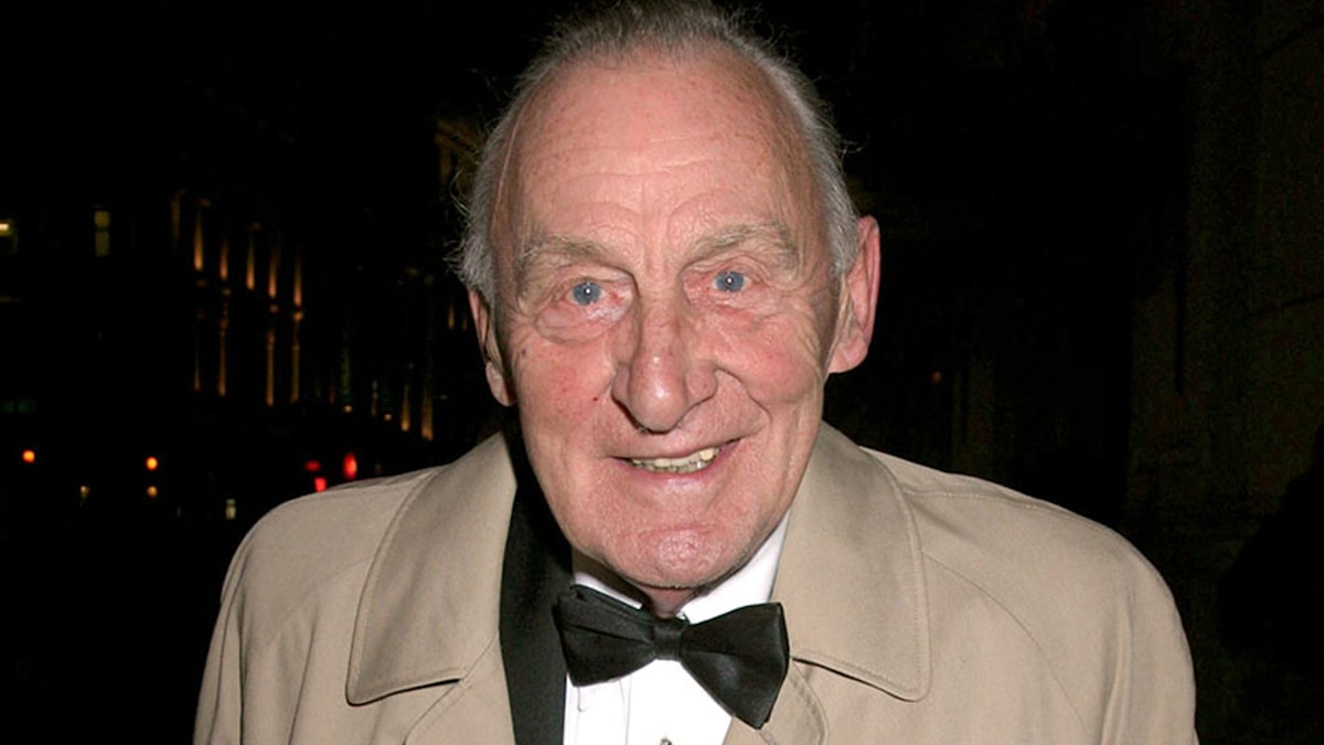 Worzel Gummidge actor Geoffrey Bayldon dies aged 93 | HELLO!