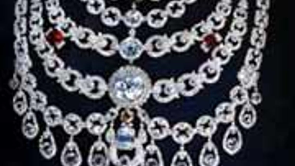 MAHARAJAS SPECTACULAR NECKLACE RE-EMERGES | HELLO!