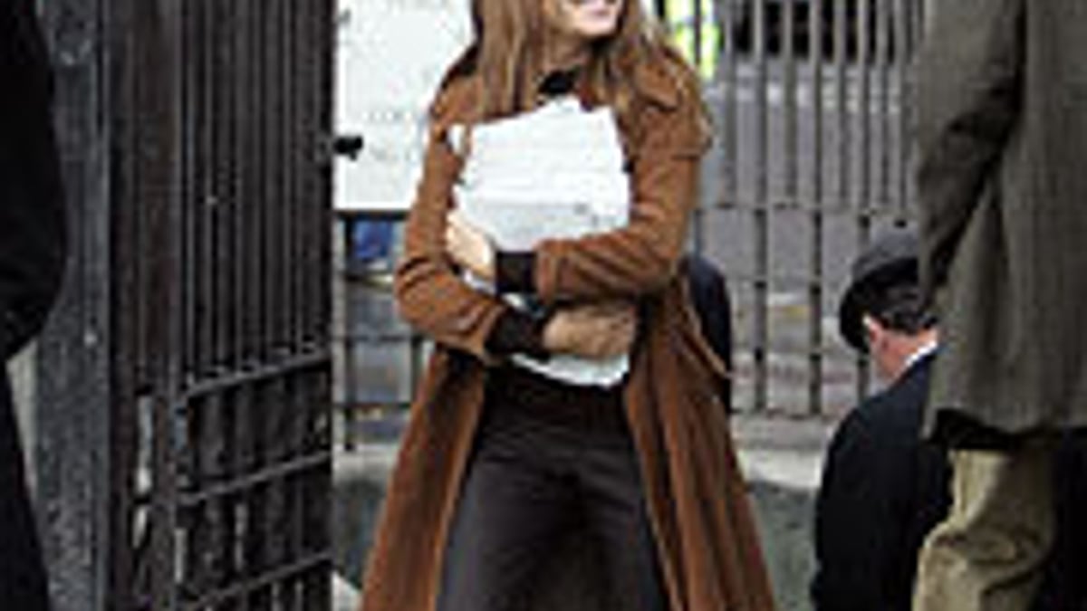 Sienna locks lips with hunky Irishman Cillian in Trafalgar | HELLO!