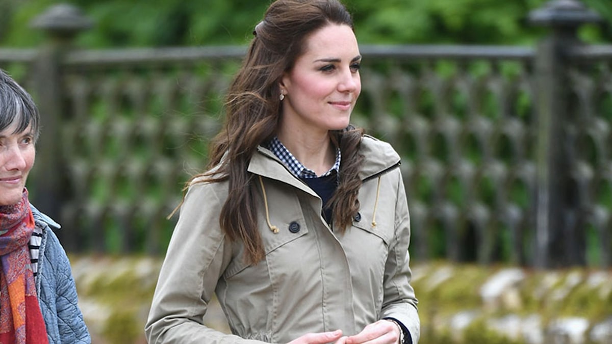 Kate Middleton bonds with children on farm day out | HELLO!