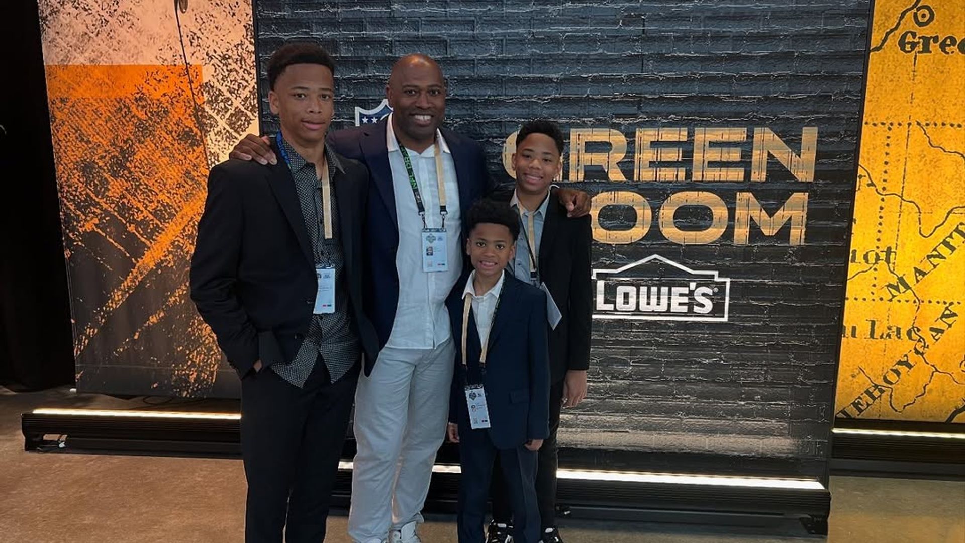 All about ex-NFL star Shaun Alexander's 13 kids as wife announces she's ...