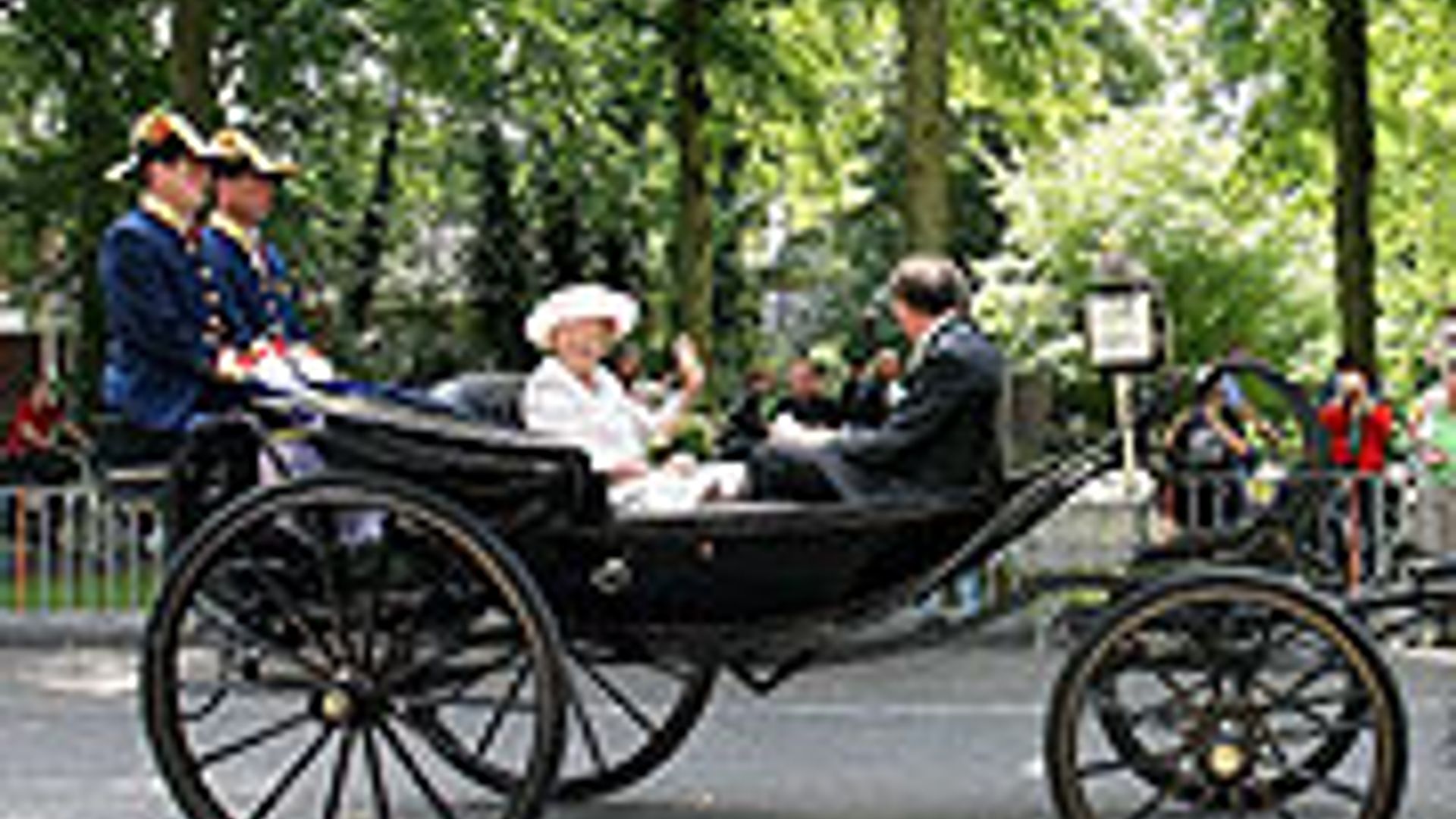 Radiant Queen Beatrix on silver jubilee outing | HELLO!