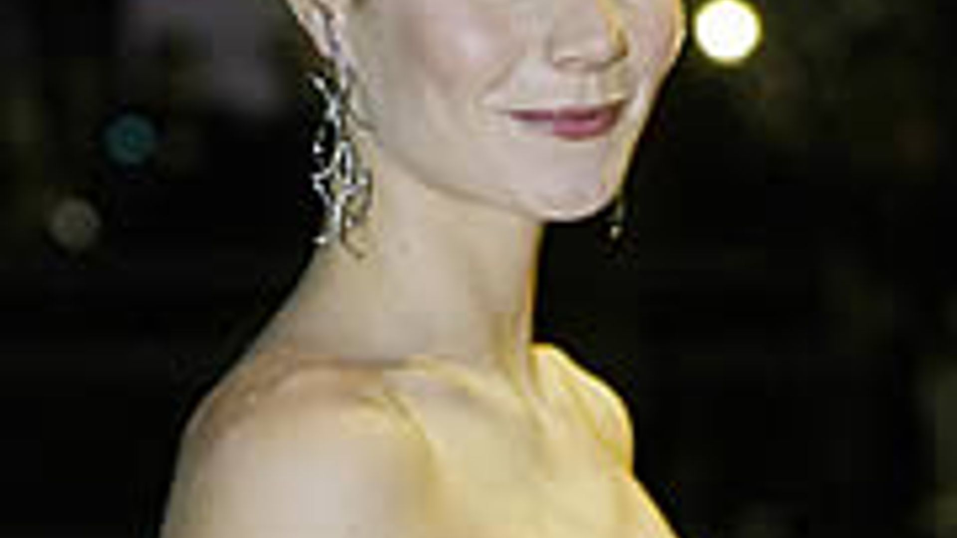 Gwyn installs pool for her water baby | HELLO!