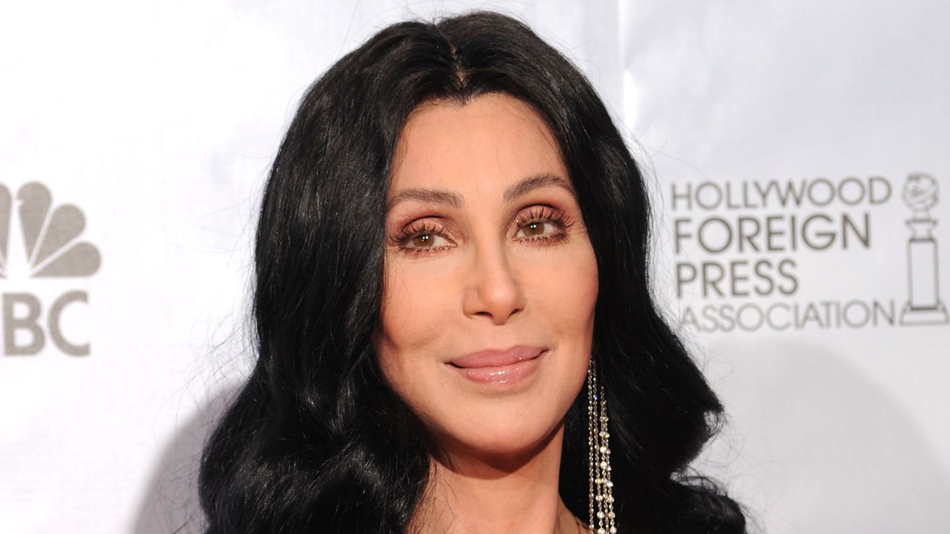 Cher, 77, steals the show in incredibly tight pants for Macy's Thanksgiving Day Parade ...