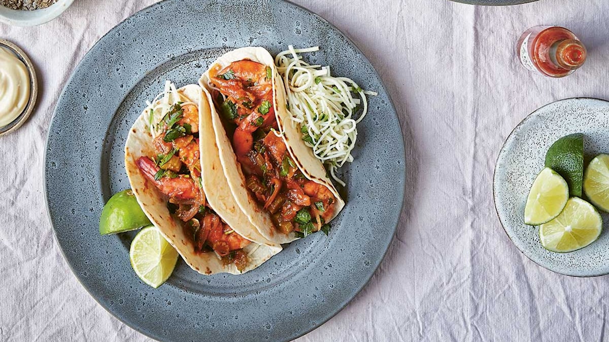 These Bloody Mary prawn tacos are a prawn cocktail lover's dream - they ...