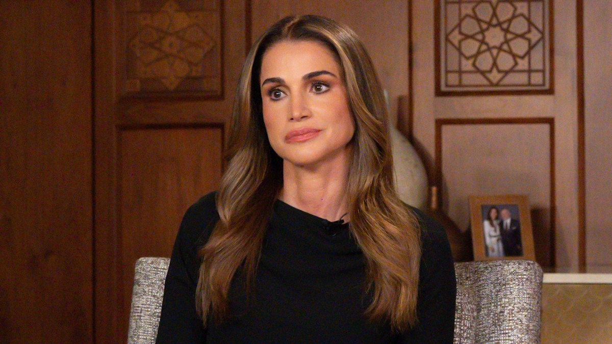 Queen Rania of Jordan makes surprise appearance to give impassioned ...