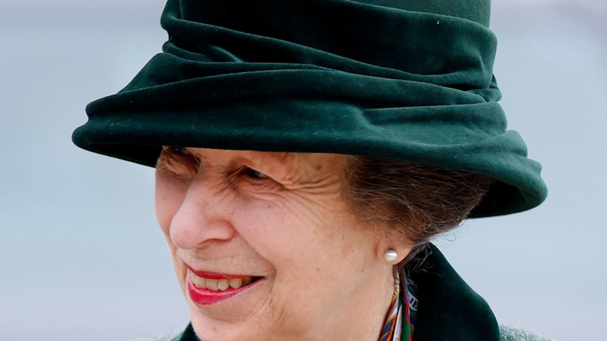 Princess Anne dazzles at Buckingham Palace wearing unique brooch close ...