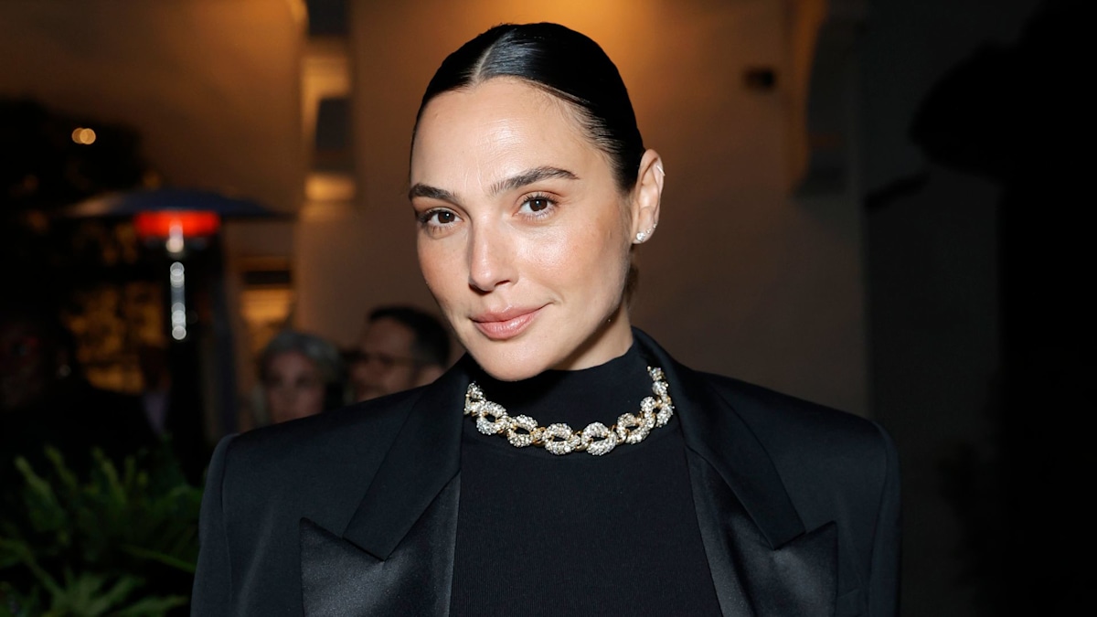 Gal Gadot pours curves into figure-hugging dress seven weeks after ...