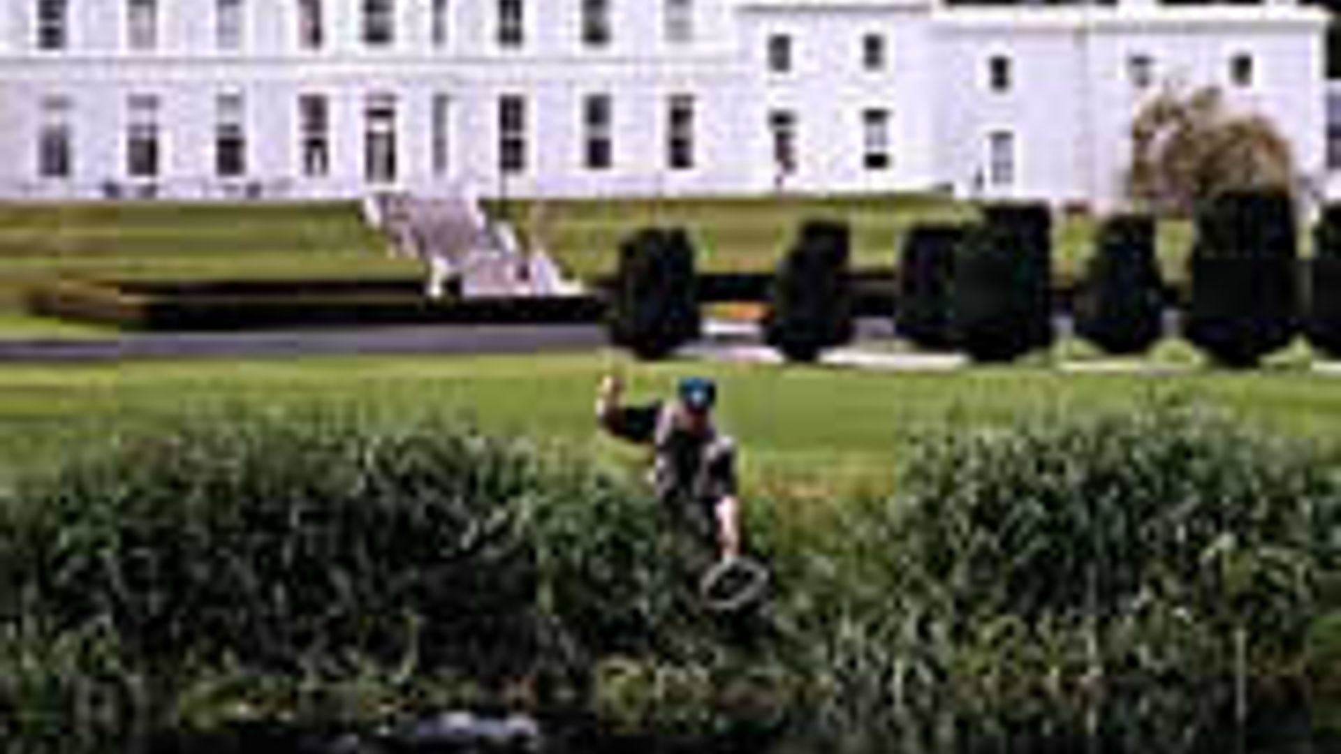 BILL CLINTON BUYS GOLF GETAWAY IN IRELAND | HELLO!