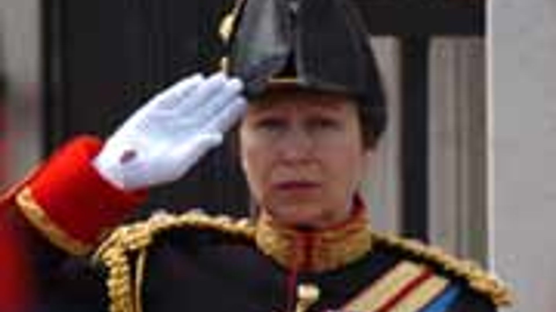 THE QUEEN CELEBRATES HER OFFICIAL BIRTHDAY WITH COLOURFUL | HELLO!