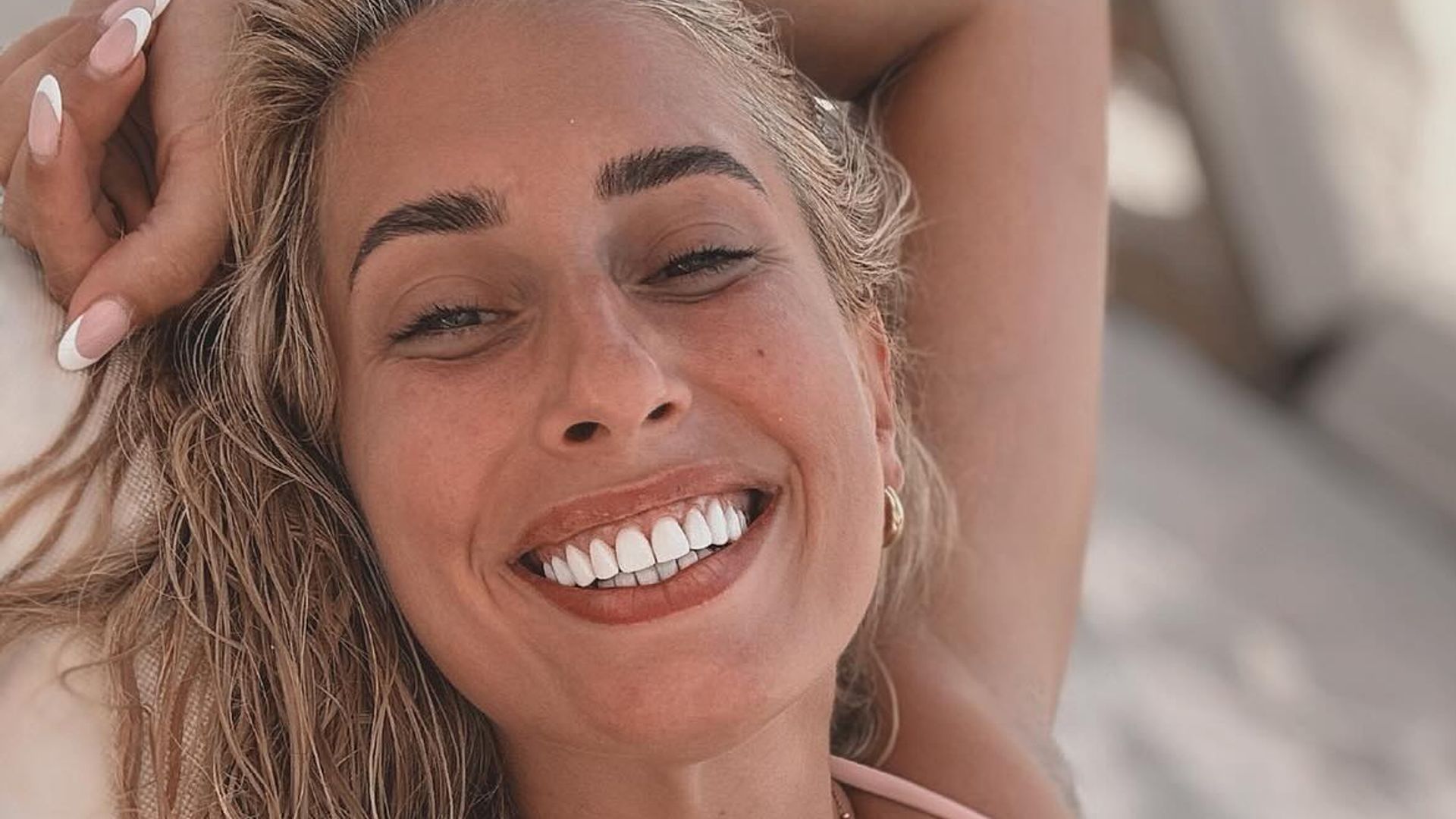 Stacey Solomon is the ultimate Bond girl in slinky swimsuit as she ...