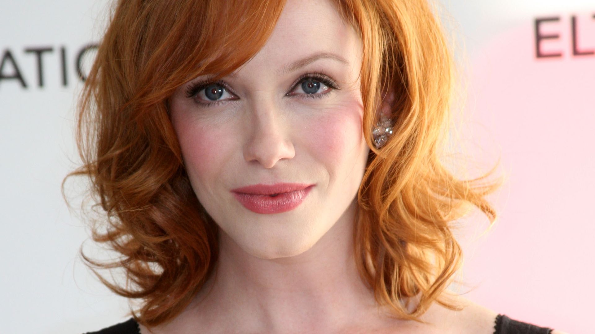 Christina Hendricks looks unrecognizable with short dark hair in photo ...