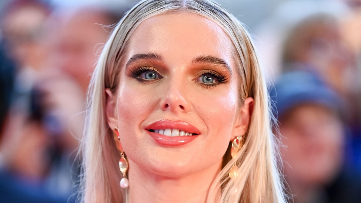 Helen Flanagan is a vision in bodycon corset dress with intricate lace ...