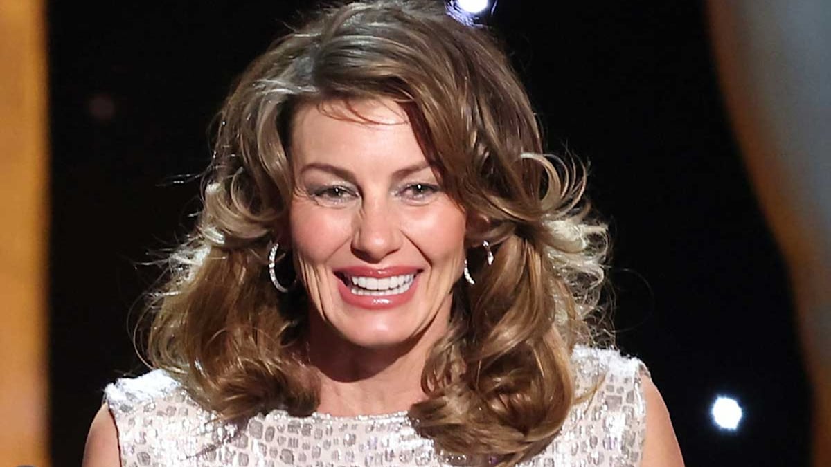Faith Hill delivers 'impossible' news with unbelievable photo | HELLO!
