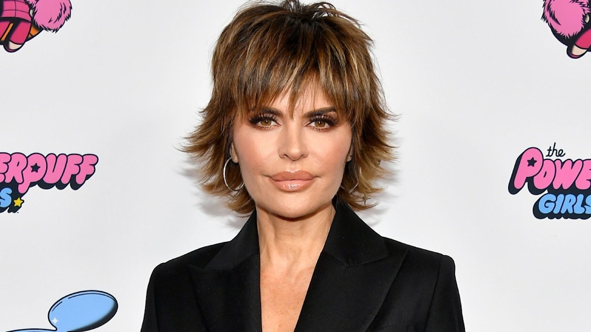 Lisa Rinna poses in a high-cut swimsuit as she celebrates big milestone ...
