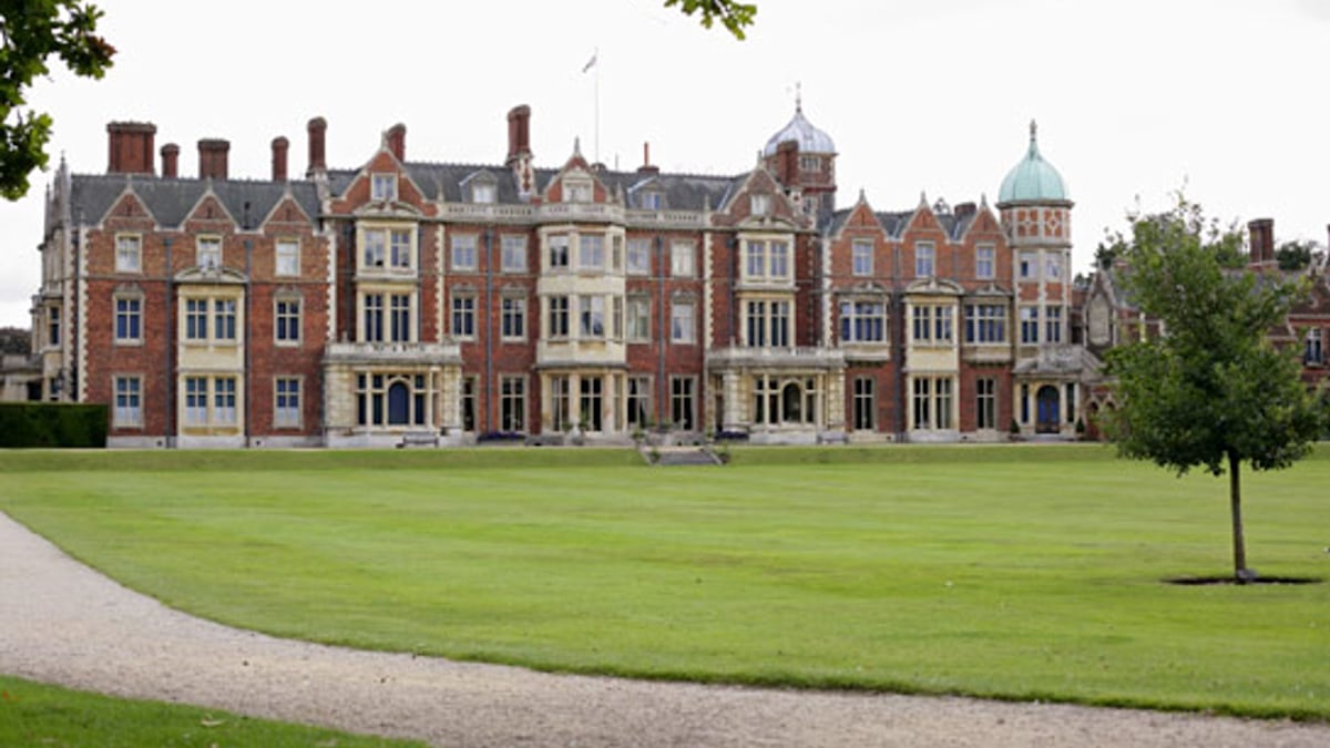 Queen gives William a Sandringham cottage for 30th birthday | HELLO!