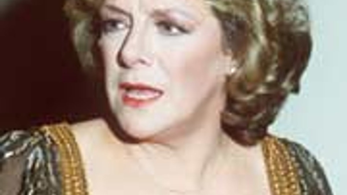 ACTRESS-SINGER ROSEMARY CLOONEY DIES AGED 74 | HELLO!