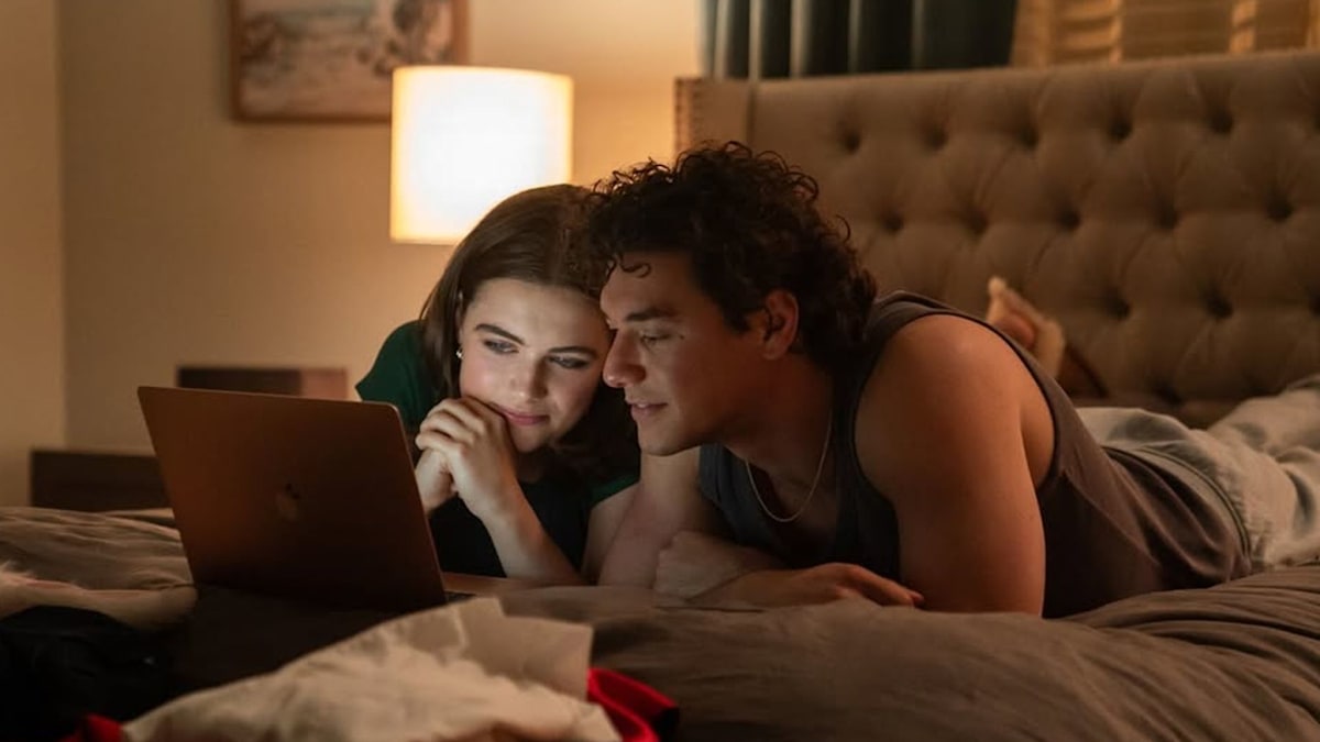 Fans 'obsessed' with first look at 'steamy' romance series Off Campus ...