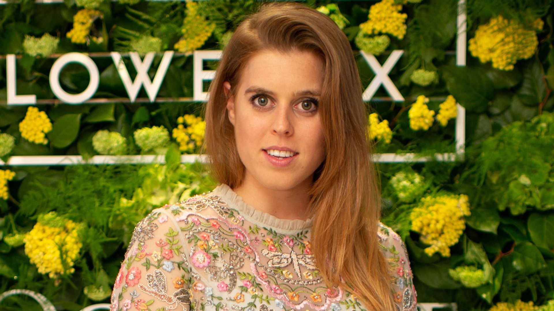Pregnant Princess Beatrice dresses baby bump in florals for surprise ...