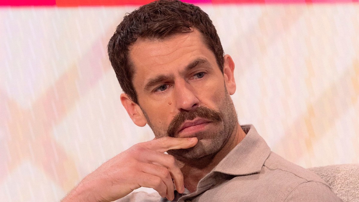 Emmerdale's Kelvin Fletcher defended by fans after daredevil video of ...